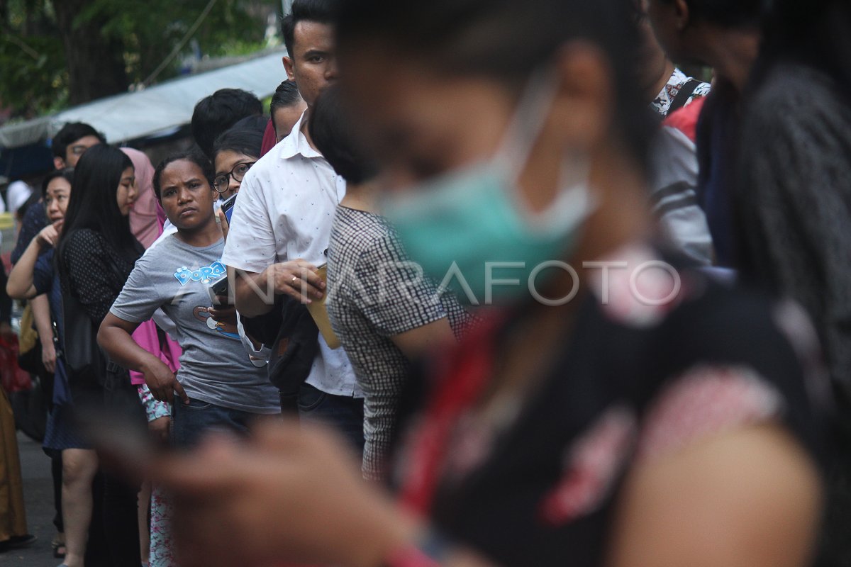 HARI TERAKHIR PENGURUSAN FORMULIR A5 | ANTARA Foto HARI TERAKHIR PENGURUSAN FORMULIR A5 | ANTARA Foto