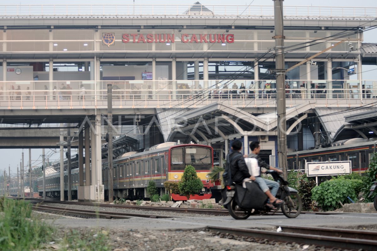 RENCANA PENUTUPAN PERLINTASAN SEBIDANG CAKUNG | ANTARA Foto