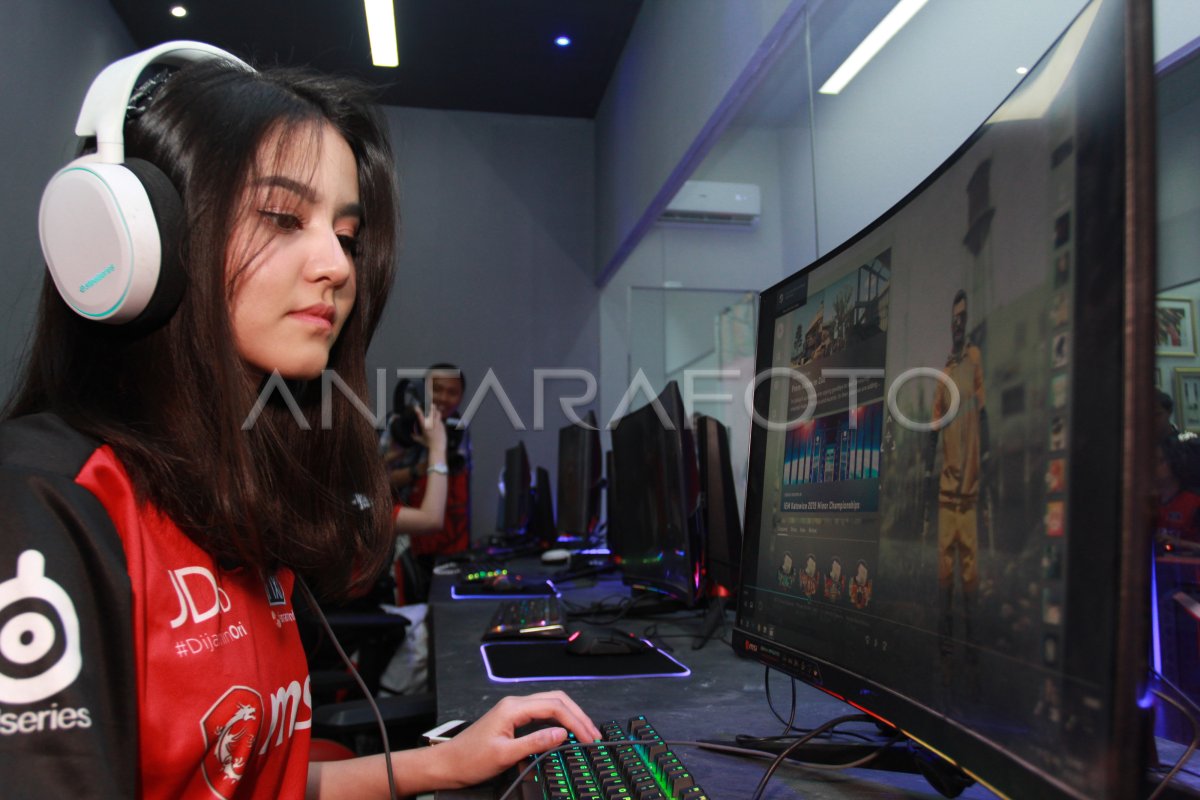 PEMBUKAAN ESPORTS CENTER | ANTARA Foto
