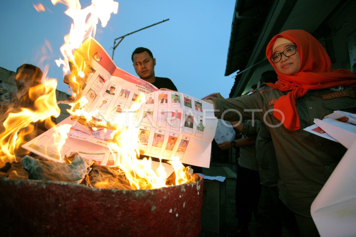 PEMUSNAHAN SURAT SUARA RUSAK | ANTARA Foto