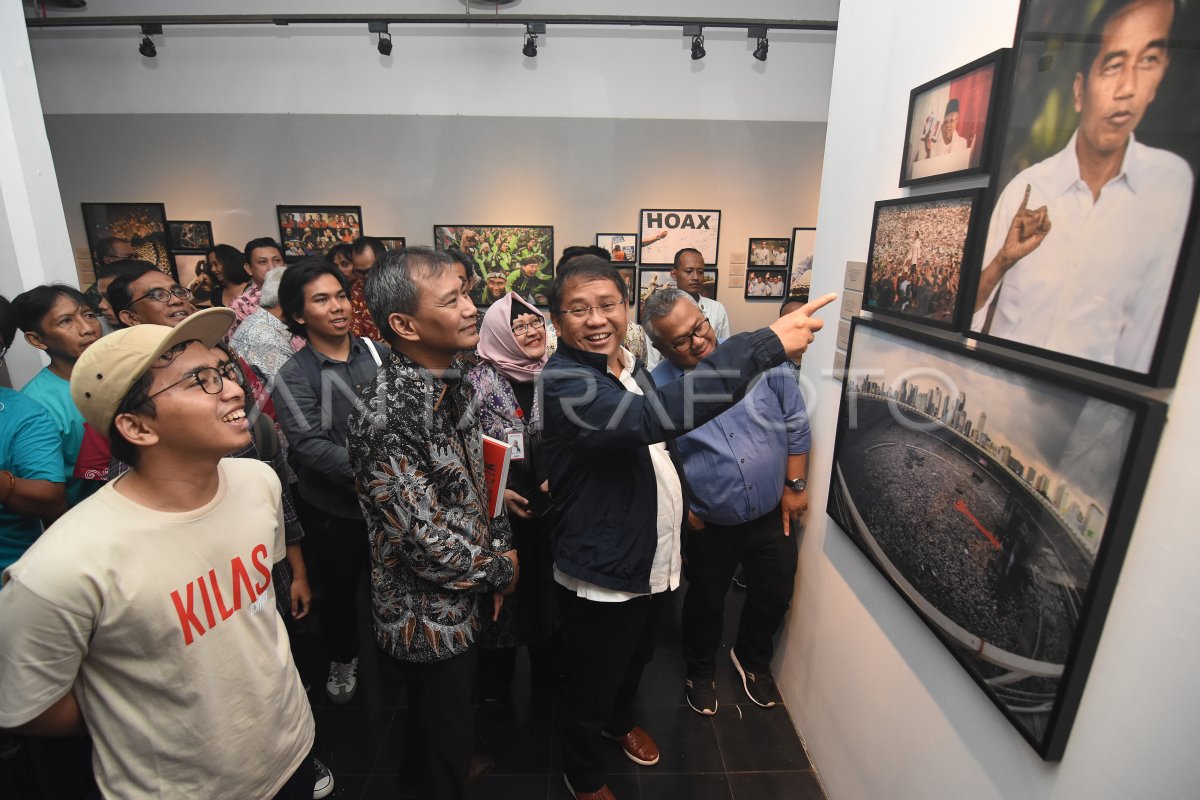 PAMERAN FOTO DAN PELUNCURAN BUKU KILAS BALIK 2018 | ANTARA Foto