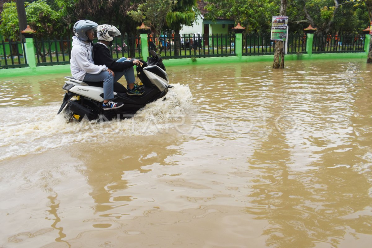 BANJIR DI MADIUN | ANTARA Foto