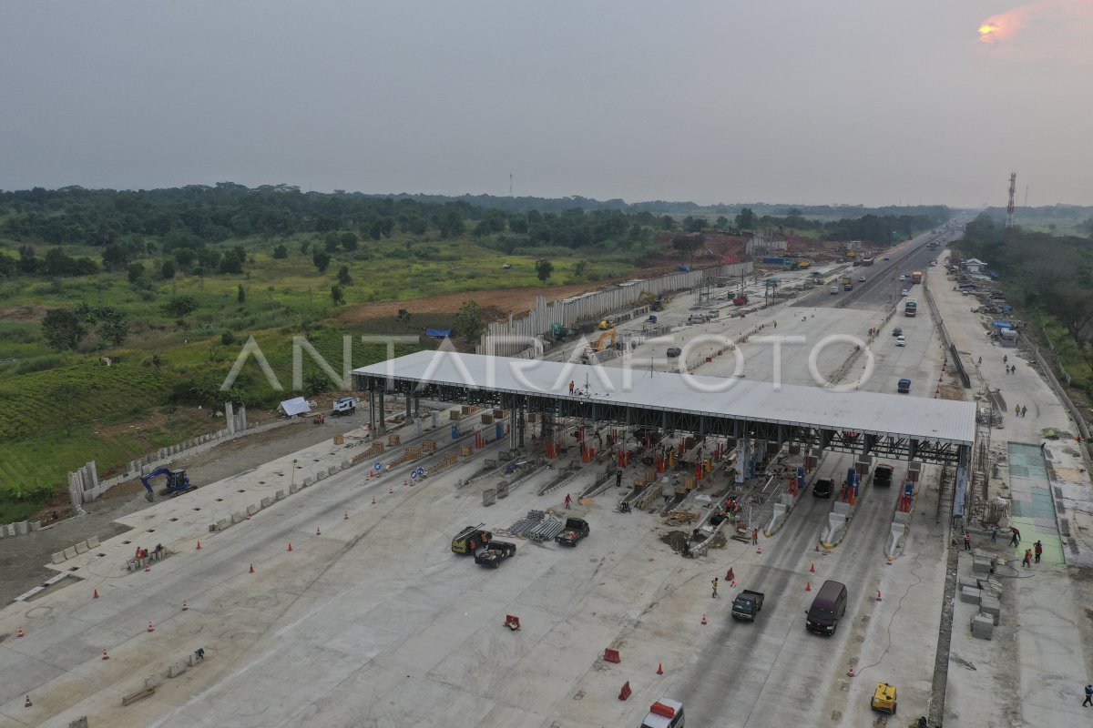 PEMBANGUNAN GERBANG TOL CIKAMPEK UTAMA | ANTARA Foto