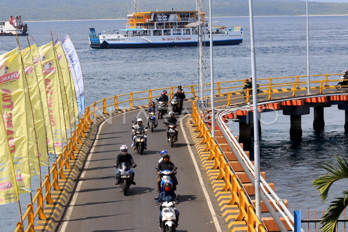 PELABUHAN KETAPANG TERPANTAU RAMAI LANCAR | ANTARA Foto