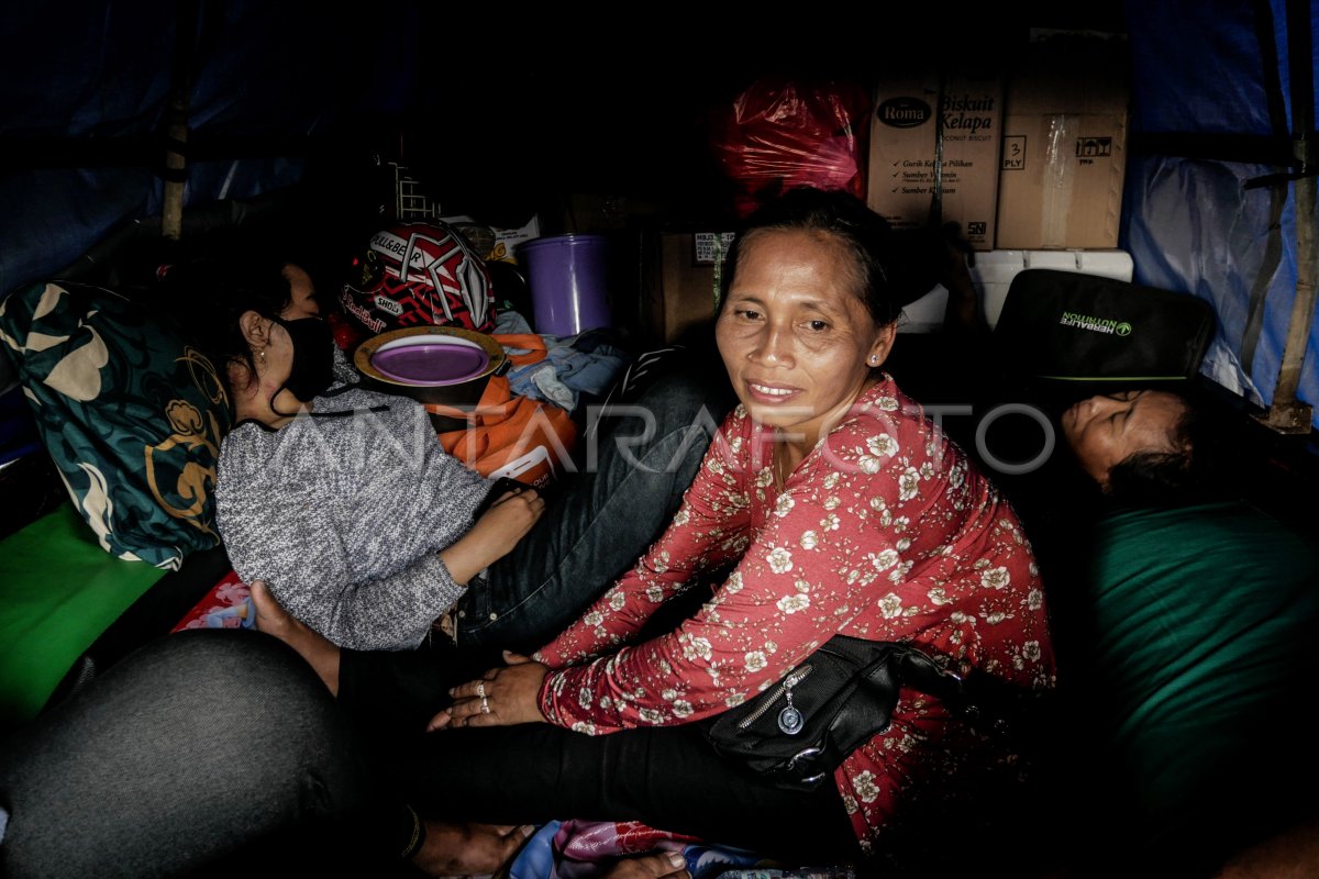 MUDIK PAKAI MOBIL BAK TERBUKA | ANTARA Foto MUDIK PAKAI MOBIL BAK TERBUKA | ANTARA Foto