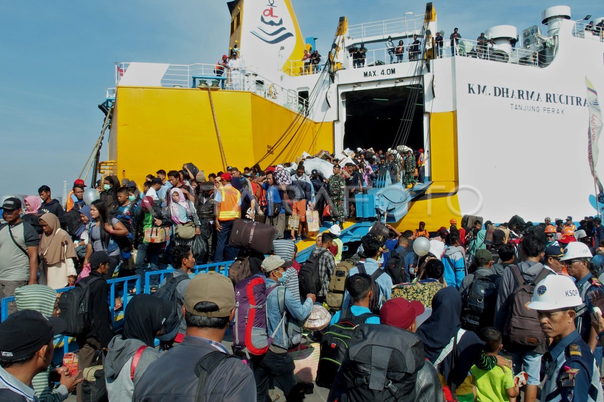 ARUS MUDIK DI PELABUHAN TANJUNG EMAS | ANTARA Foto