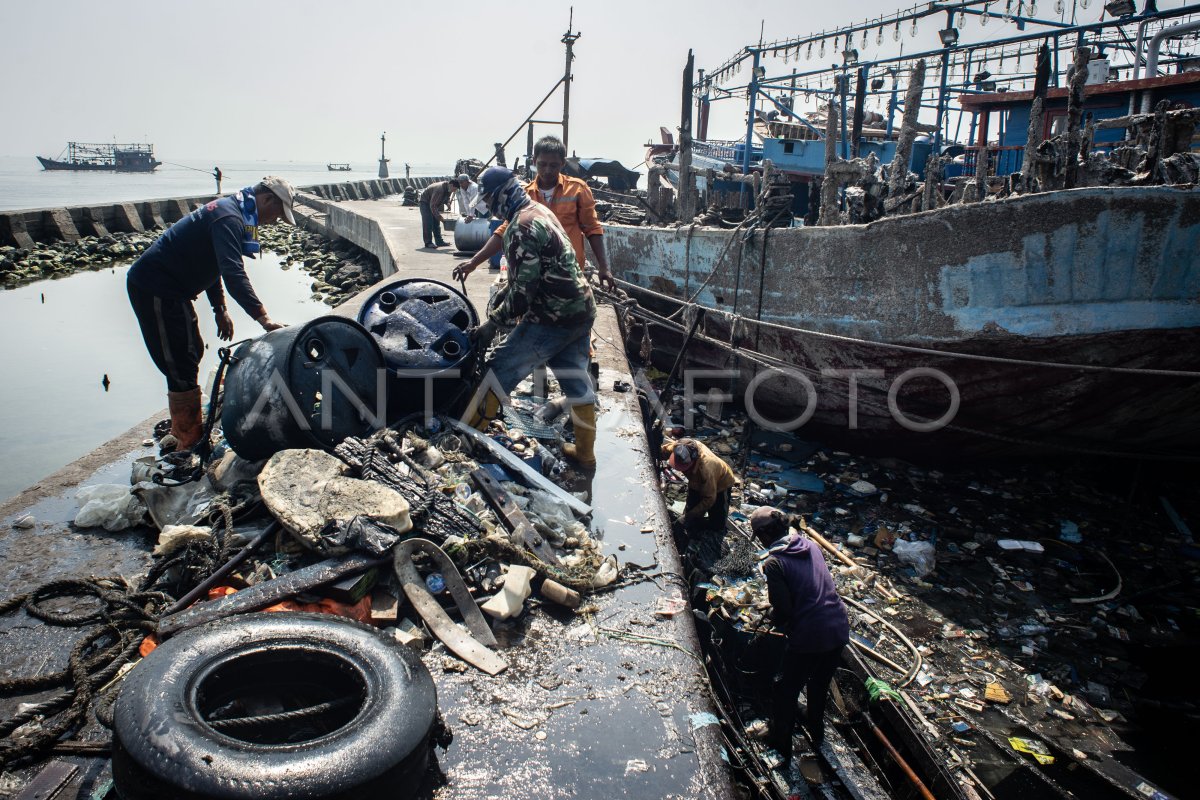 SAMPAH PESISIR JAKARTA | ANTARA Foto SAMPAH PESISIR JAKARTA | ANTARA Foto
