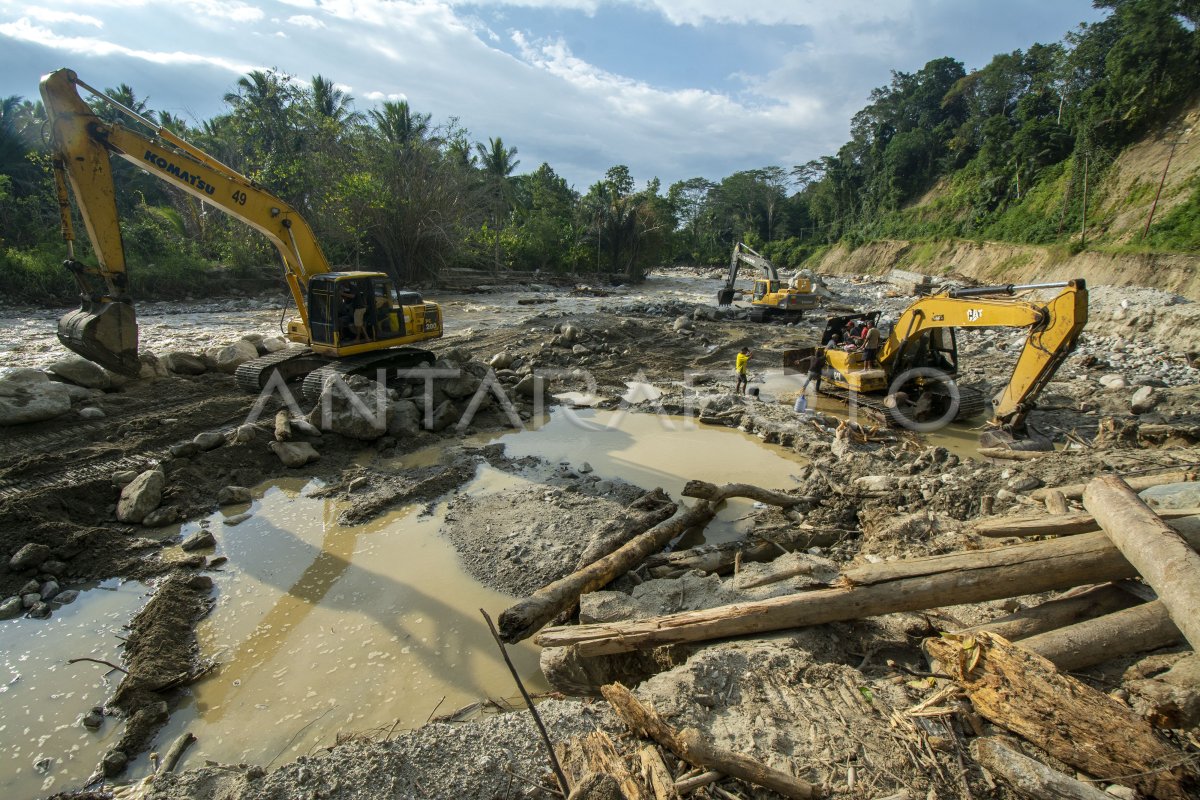 NORMALISASI SUNGAI MIU DI SIGI | ANTARA Foto