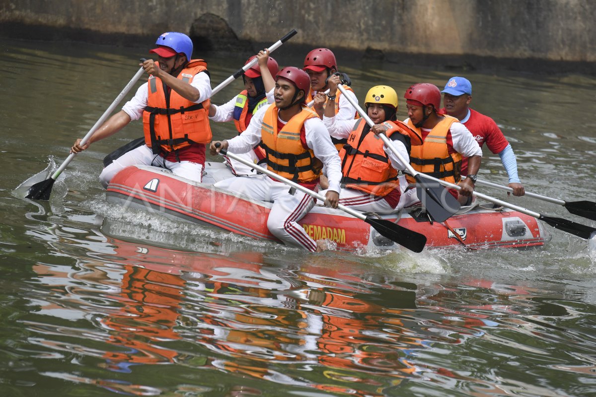 LOMBA DAYUNG PASAR BARU | ANTARA Foto LOMBA DAYUNG PASAR BARU | ANTARA Foto