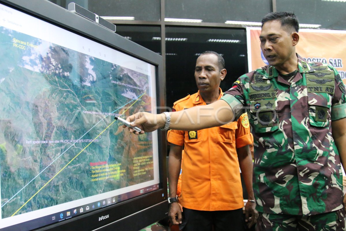 PENEMUAN SERPIHAN DIDUGA PESAWAT HILANG KONTAK | ANTARA Foto PENEMUAN SERPIHAN DIDUGA PESAWAT HILANG KONTAK | ANTARA Foto