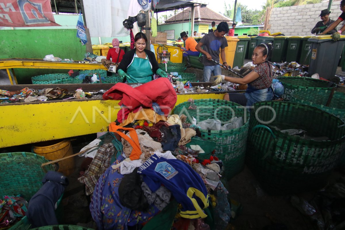 PENGOLAHAN SAMPAH SYSTEMIQ BERSAMA BUMDES | ANTARA Foto PENGOLAHAN SAMPAH SYSTEMIQ BERSAMA BUMDES | ANTARA Foto