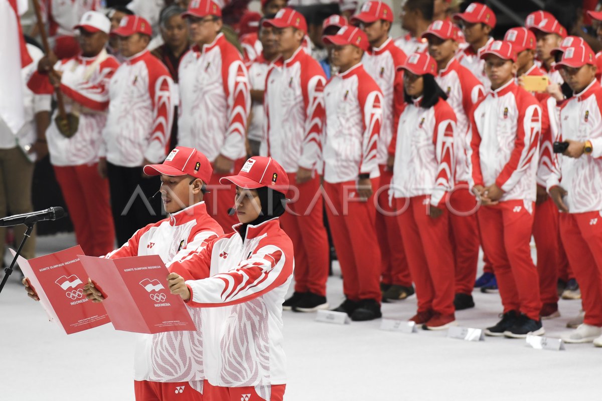 PENGUKUHAN KONTINGEN INDONESIA UNTUK SEA GAMES | ANTARA Foto PENGUKUHAN KONTINGEN INDONESIA UNTUK SEA GAMES | ANTARA Foto