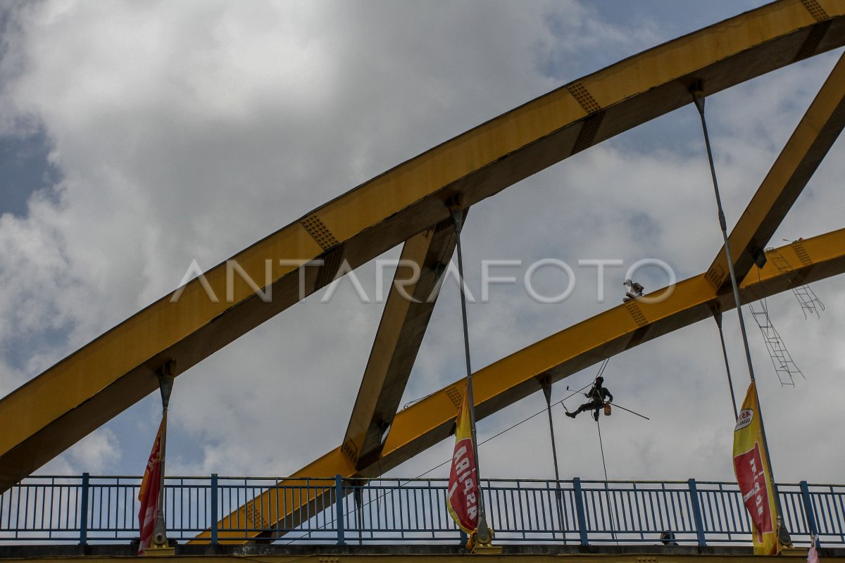 PERAWATAN JEMBATAN SIAK III PEKANBARU | ANTARA Foto PERAWATAN JEMBATAN SIAK III PEKANBARU | ANTARA Foto