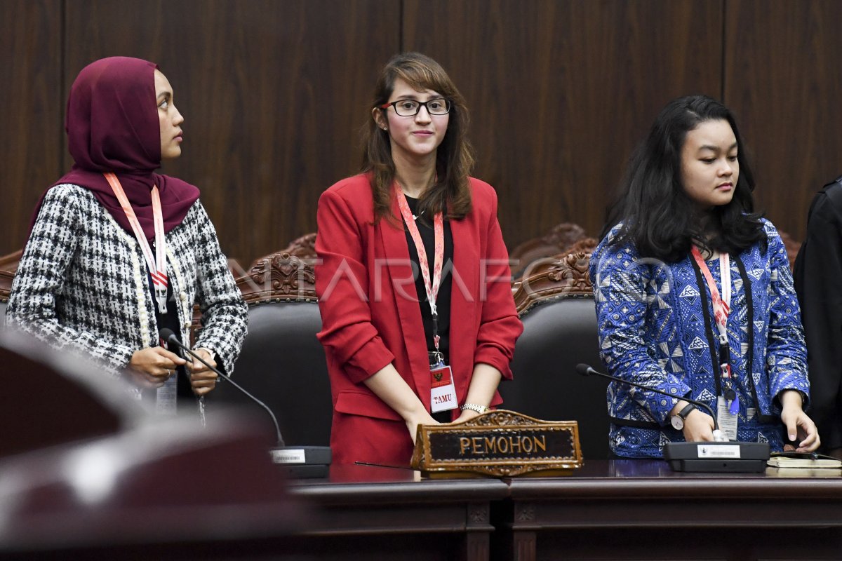 PEMBACAAN PUTUSAN SIDANG MK | ANTARA Foto PEMBACAAN PUTUSAN SIDANG MK | ANTARA Foto