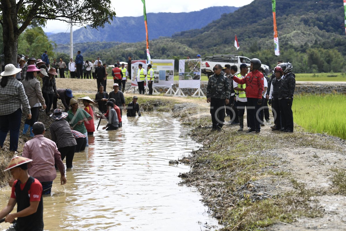 PRESIDEN TINJAU PADAT KARYA PEMBANGUNAN IRIGASI | ANTARA Foto PRESIDEN TINJAU PADAT KARYA PEMBANGUNAN IRIGASI | ANTARA Foto