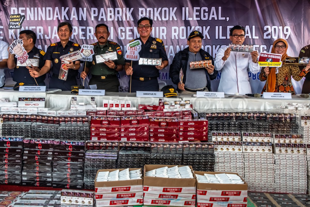 PENGUNGKAPAN KASUS PABRIK ROKOK ILEGAL DI DEMAK | ANTARA Foto
