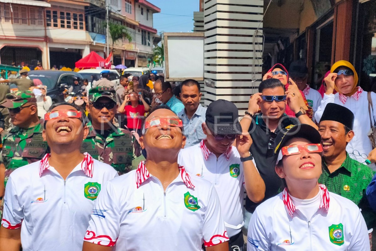 GERHANA MATAHARI DI SINGKAWANG | ANTARA Foto GERHANA MATAHARI DI SINGKAWANG | ANTARA Foto