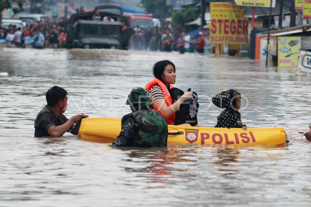 BANJIR DI CILEDUG INDAH | ANTARA Foto BANJIR DI CILEDUG INDAH | ANTARA Foto