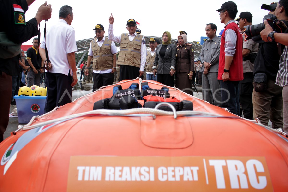 APEL SIAGA BENCANA DI MAKASSAR | ANTARA Foto APEL SIAGA BENCANA DI MAKASSAR | ANTARA Foto