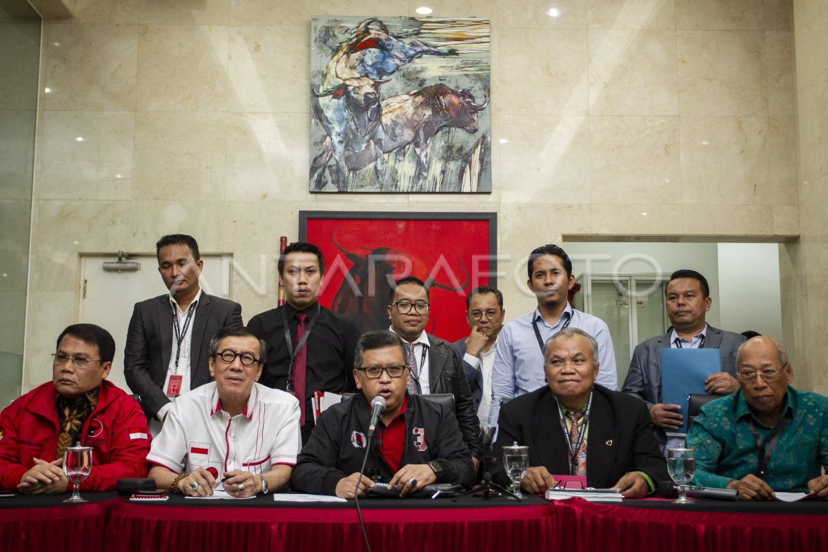 PEMBENTUKAN TIM HUKUM DPP PDIP | ANTARA Foto PEMBENTUKAN TIM HUKUM DPP PDIP | ANTARA Foto
