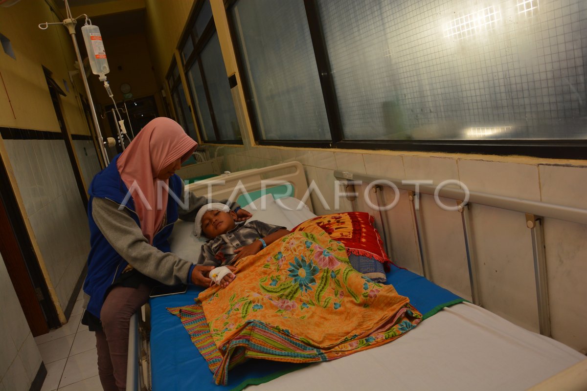 PASIEN DBD DI JOMBANG | ANTARA Foto PASIEN DBD DI JOMBANG | ANTARA Foto