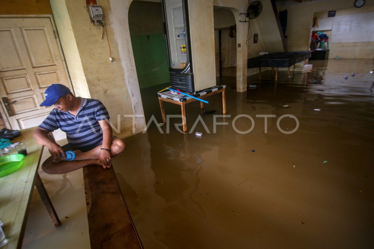 BANJIR DI CILEDUG INDAH | ANTARA Foto BANJIR DI CILEDUG INDAH | ANTARA Foto