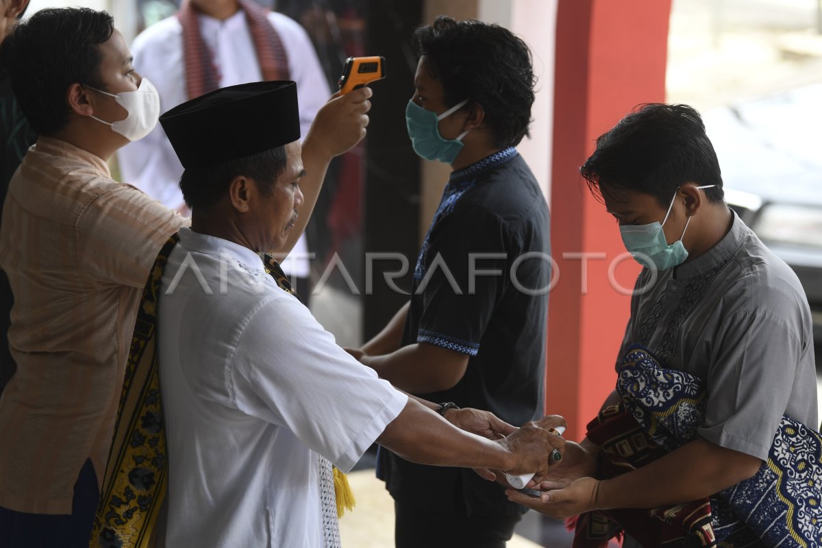 SALAT JUMAT DI JAKARTA | ANTARA Foto SALAT JUMAT DI JAKARTA | ANTARA Foto