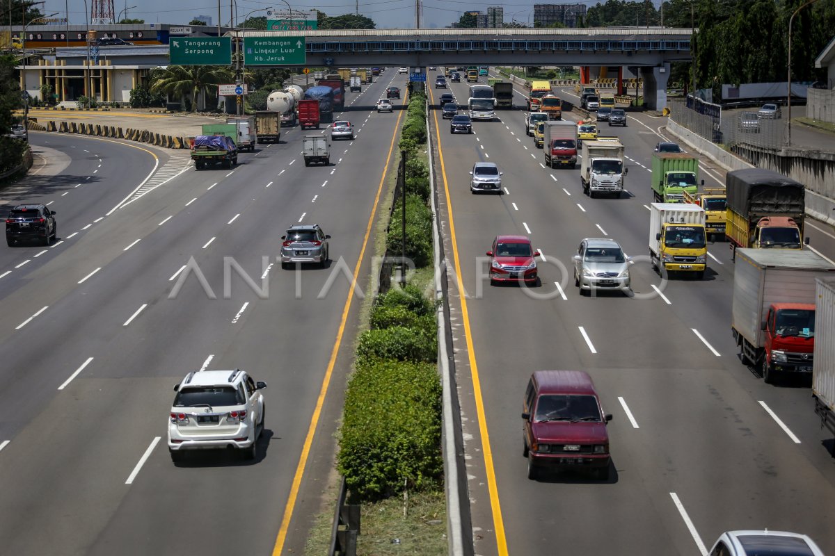 PENUTUPAN JALAN TOL TUNGGU KEPUTUSAN RESMI PEMERINTAH PUSAT | ANTARA Foto PENUTUPAN JALAN TOL TUNGGU KEPUTUSAN RESMI PEMERINTAH PUSAT | ANTARA Foto