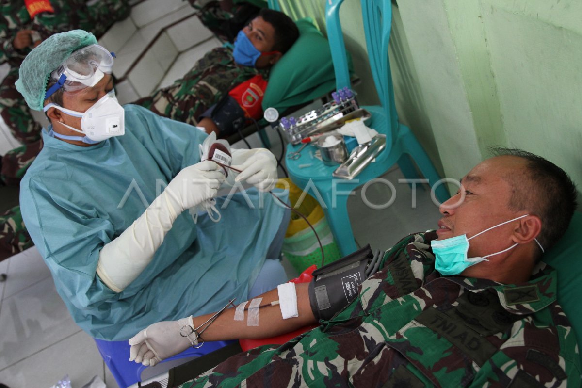 DONOR DARAH TNI AD KENDARI | ANTARA Foto