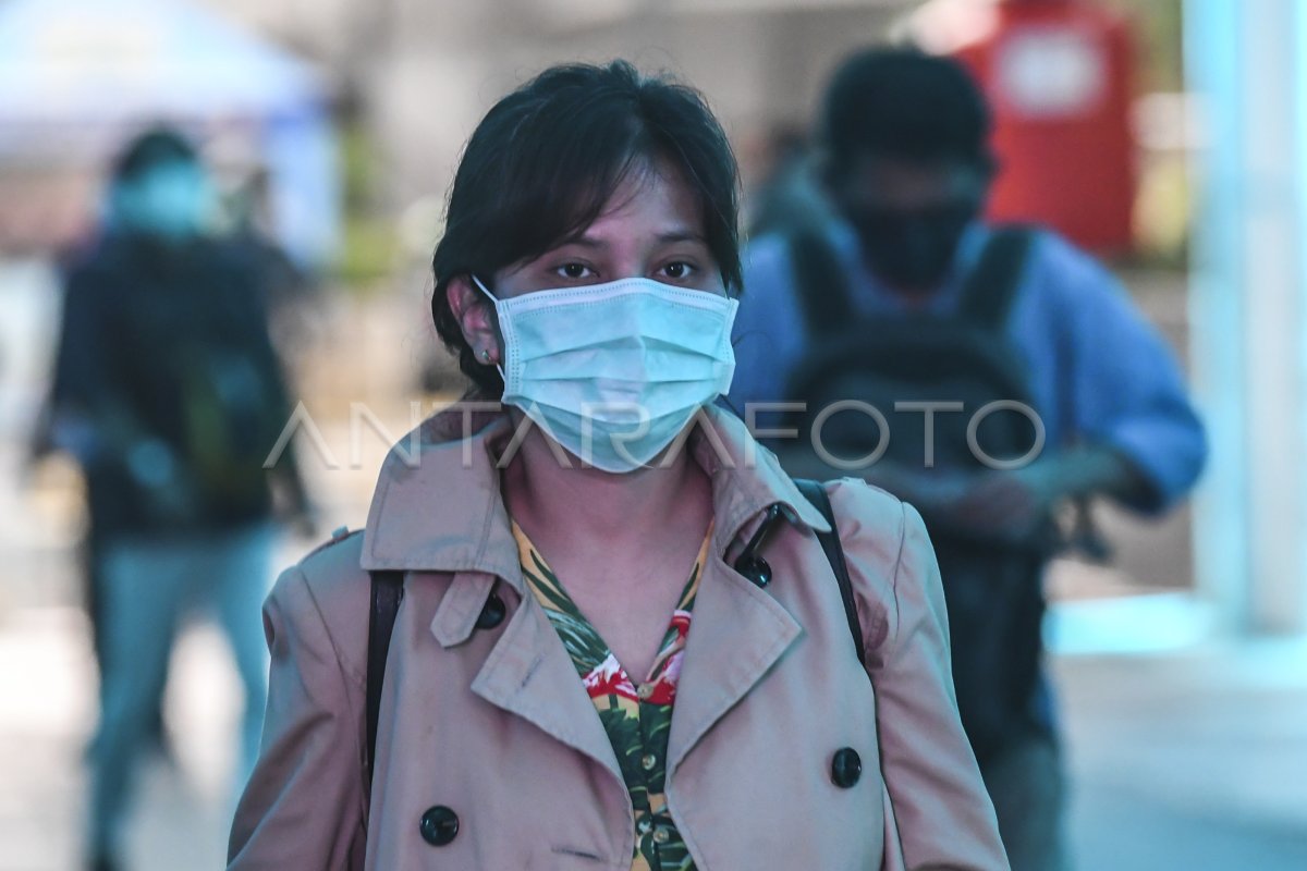 MASYARAKAT HARUS GUNAKAN MASKER JIKA KELUAR RUMAH | ANTARA Foto