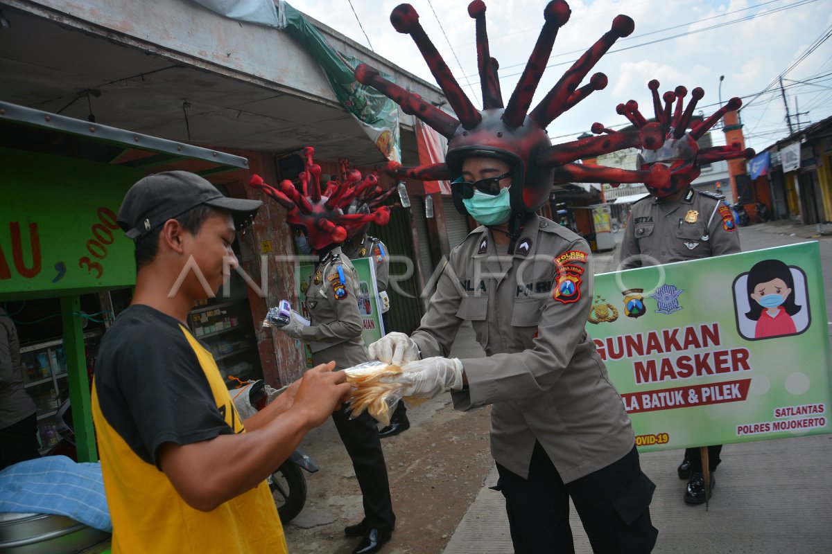 SOSIALISASI PENGGUNAAN MASKER DENGAN CARA UNIK | ANTARA Foto
