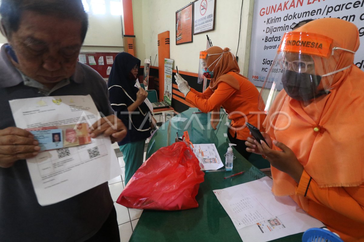 PENYALURAN BST DI KOTA KEDIRI | ANTARA Foto PENYALURAN BST DI KOTA KEDIRI | ANTARA Foto