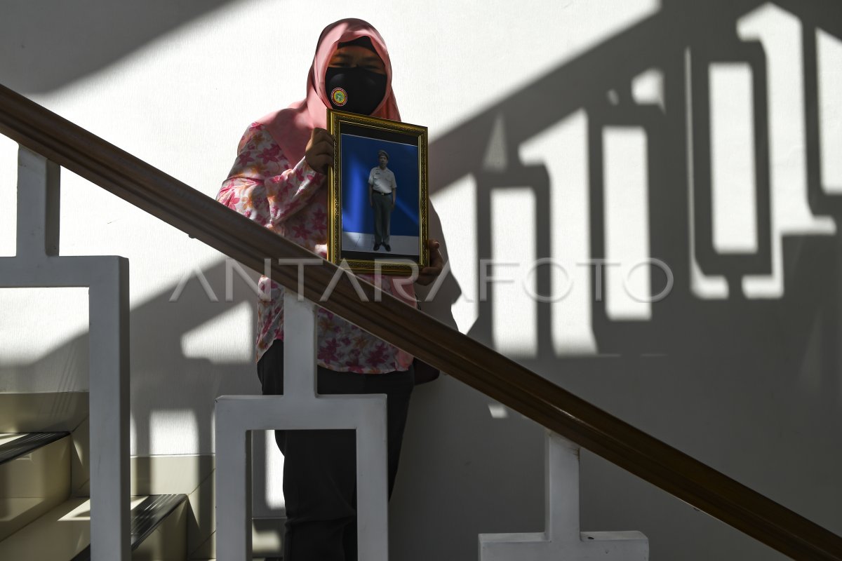SANTUNAN UNTUK KELUARGA TENAGA MEDIS YANG GUGUR | ANTARA Foto SANTUNAN UNTUK KELUARGA TENAGA MEDIS YANG GUGUR | ANTARA Foto