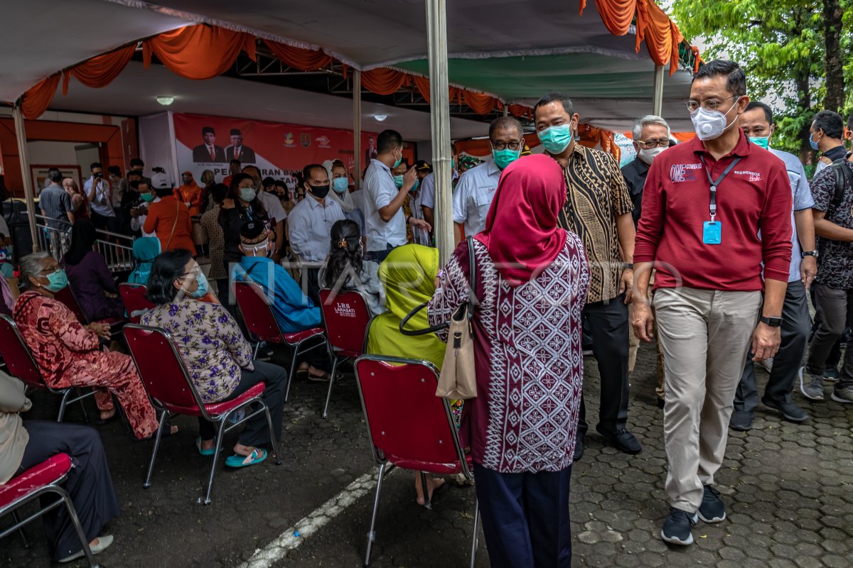 PENYALURAN BST DI SEMARANG | ANTARA Foto PENYALURAN BST DI SEMARANG | ANTARA Foto