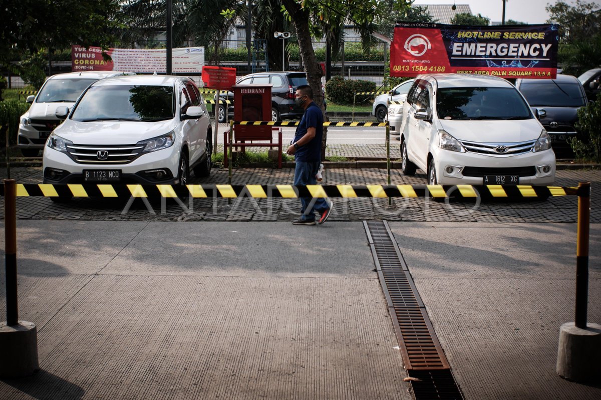 PENERAPAN JAGA JARAK ANTARA MOBIL DI AREA PARKIR | ANTARA Foto PENERAPAN JAGA JARAK ANTARA MOBIL DI AREA PARKIR | ANTARA Foto