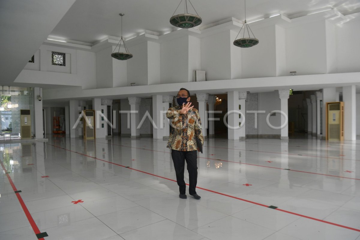 PENERAPAN PROSEDUR NORMAL BARU MASJID KOMPLEKS ISTANA | ANTARA Foto PENERAPAN PROSEDUR NORMAL BARU MASJID KOMPLEKS ISTANA | ANTARA Foto