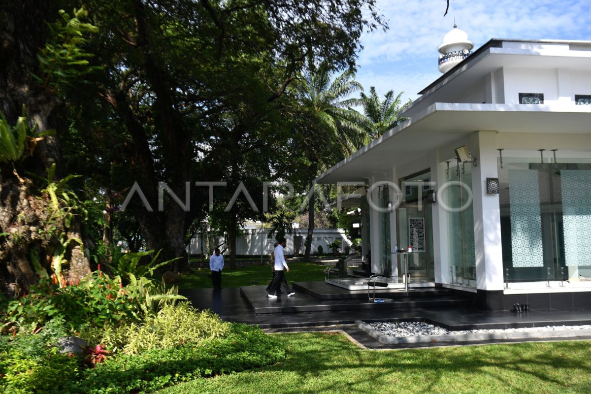 PRESIDEN TINJAU KESIAPAN NORMAL BARU MASJID KOMPLEKS ISTANA | ANTARA Foto PRESIDEN TINJAU KESIAPAN NORMAL BARU MASJID KOMPLEKS ISTANA | ANTARA Foto