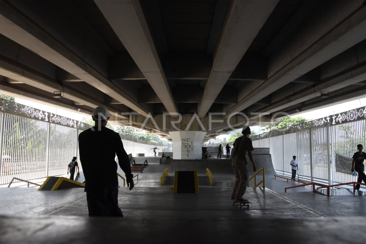 SKATEPARK PASAR REBO KEMBALI RAMAI | ANTARA Foto SKATEPARK PASAR REBO KEMBALI RAMAI | ANTARA Foto