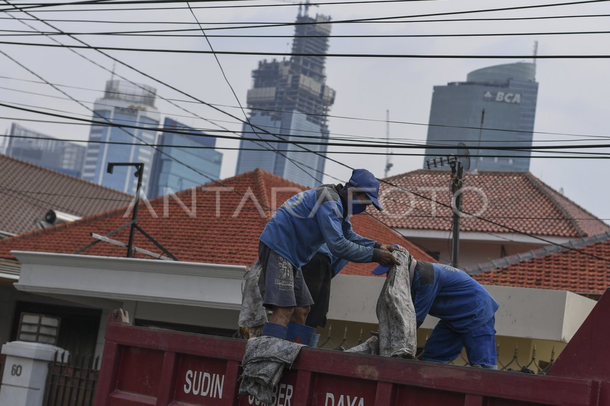 PEMBERSIHAN GORONG-GORONG IBU KOTA | ANTARA Foto