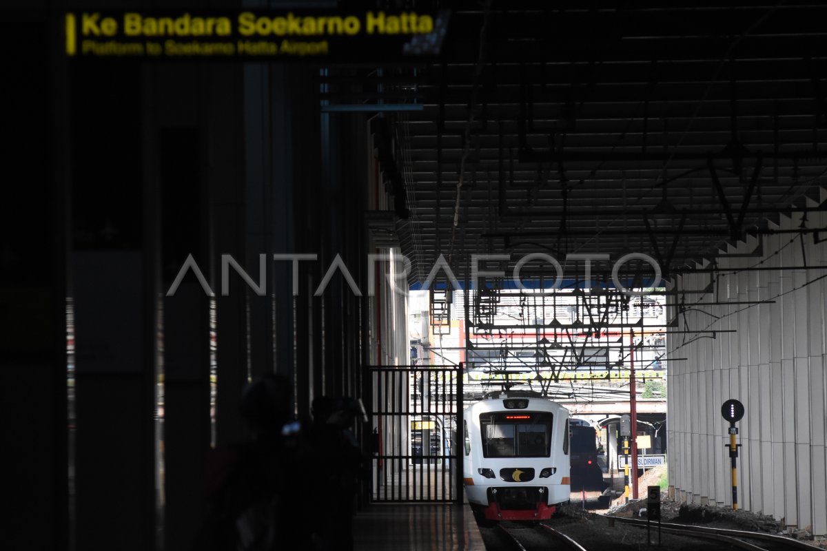 KA BANDARA SOETTA KEMBALI BEROPERASI | ANTARA Foto KA BANDARA SOETTA KEMBALI BEROPERASI | ANTARA Foto