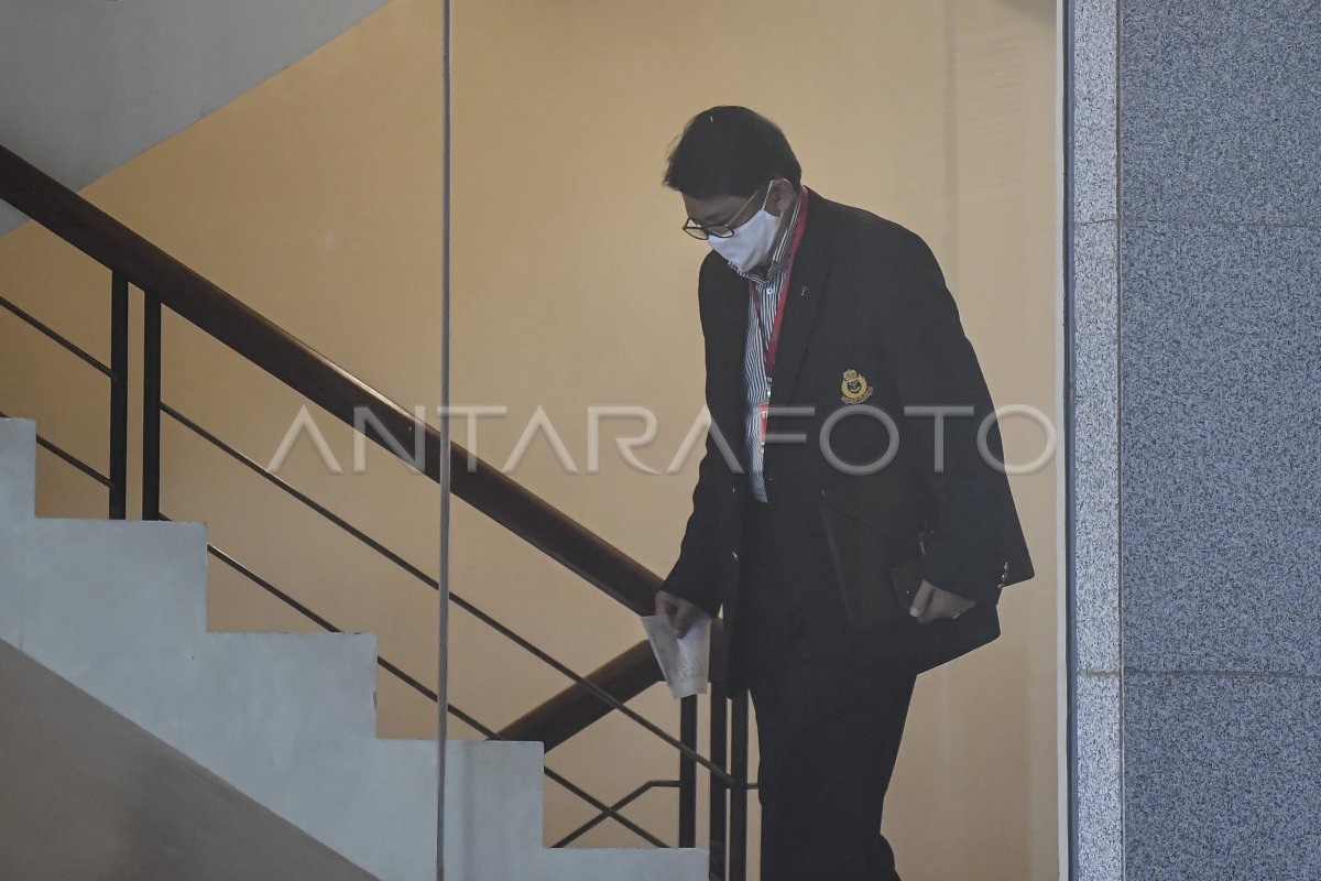 MANTAN DIREKTUR KEUANGAN PT DI DIPERIKSA KPK | ANTARA Foto MANTAN DIREKTUR KEUANGAN PT DI DIPERIKSA KPK | ANTARA Foto