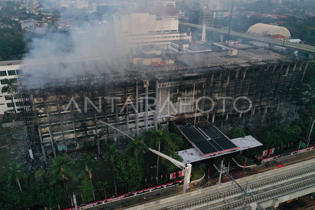 KEBAKARAN GEDUNG KEJAKSAAN AGUNG | ANTARA Foto KEBAKARAN GEDUNG KEJAKSAAN AGUNG | ANTARA Foto