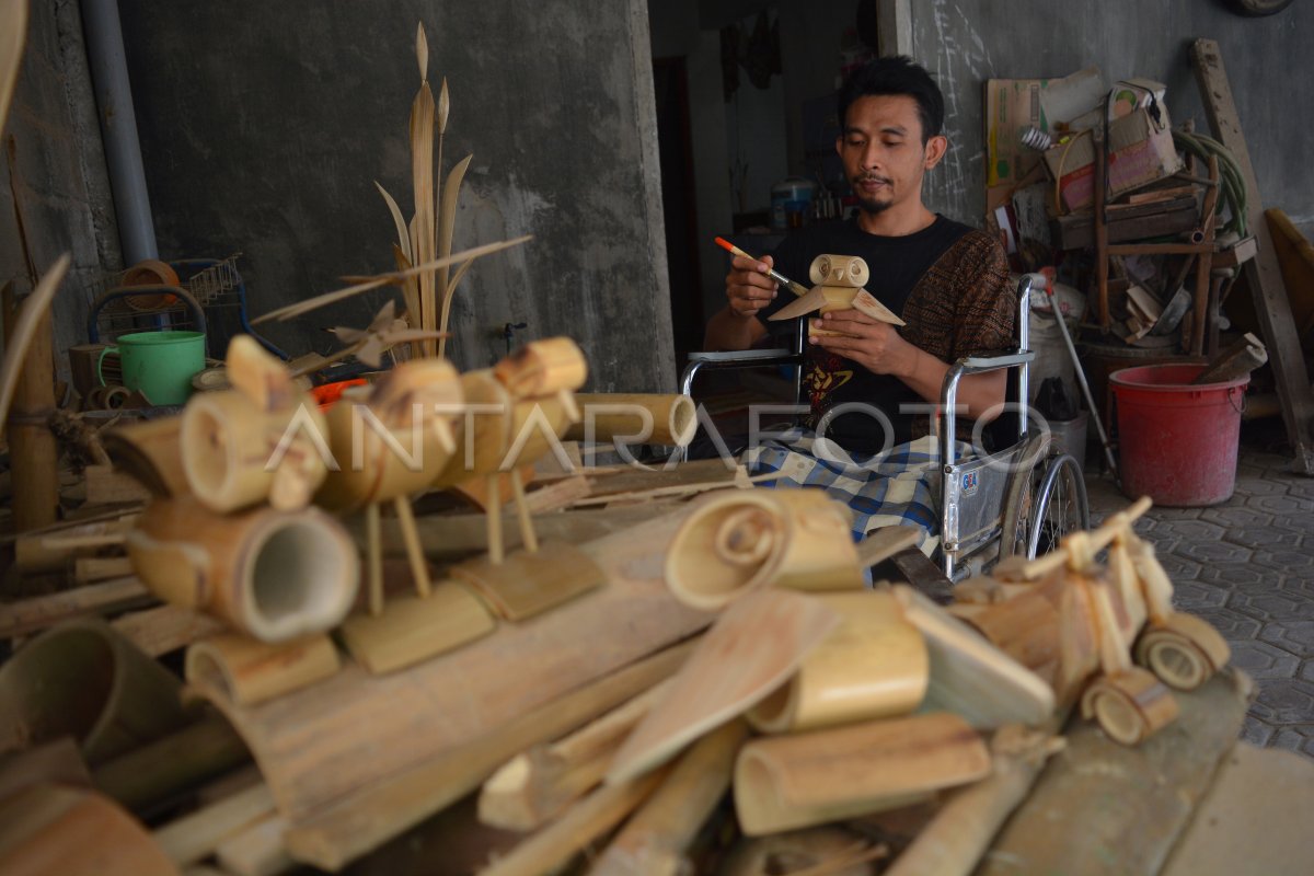 KERAJINAN BAMBU DI JOMBANG | ANTARA Foto