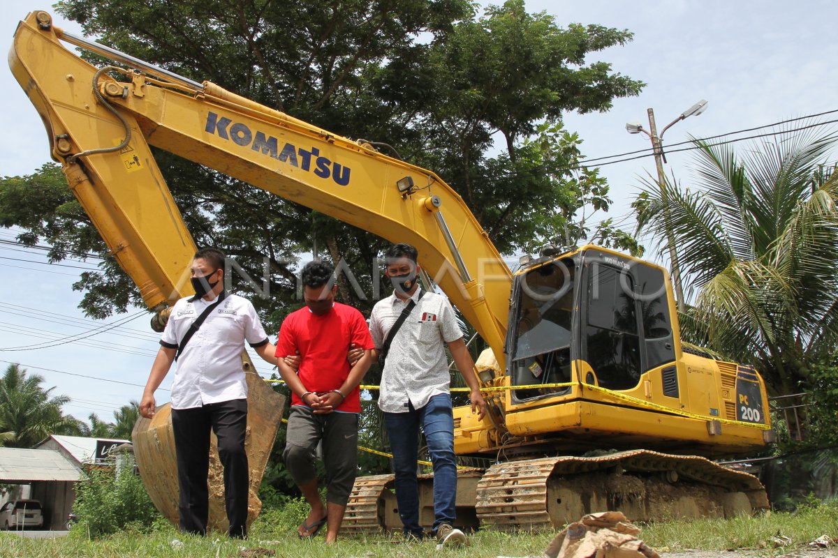 POLISI TANGKAP PENAMBANG EMAS ILEGAL DI ACEH | ANTARA Foto