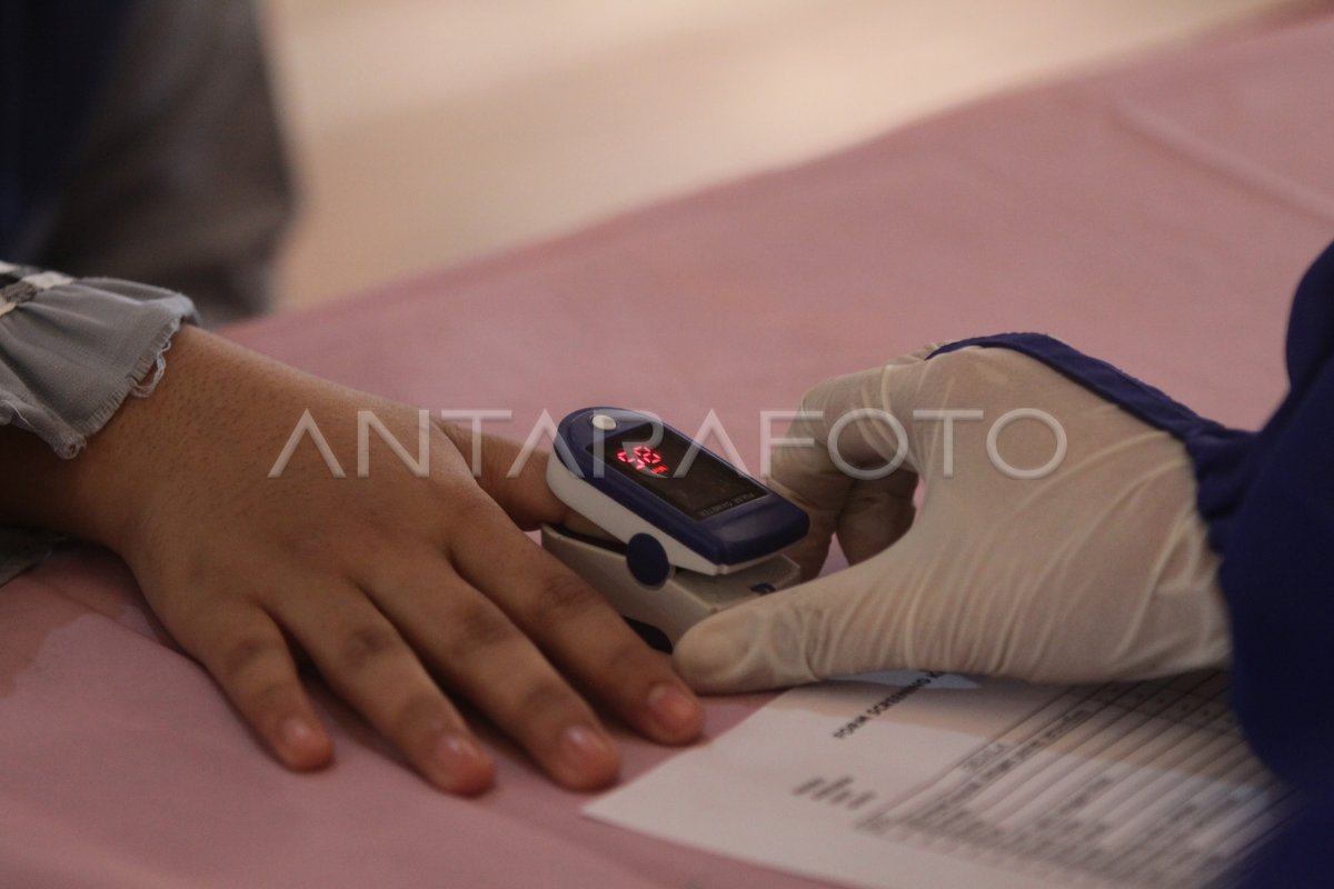 SANTRI JALANI PEMERIKSAAN KESEHATAN | ANTARA Foto SANTRI JALANI PEMERIKSAAN KESEHATAN | ANTARA Foto
