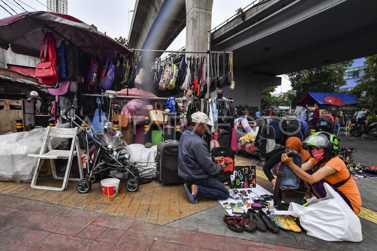 PERPANJANGAN PSBB TRANSISI DKI JAKARTA | ANTARA Foto PERPANJANGAN PSBB TRANSISI DKI JAKARTA | ANTARA Foto