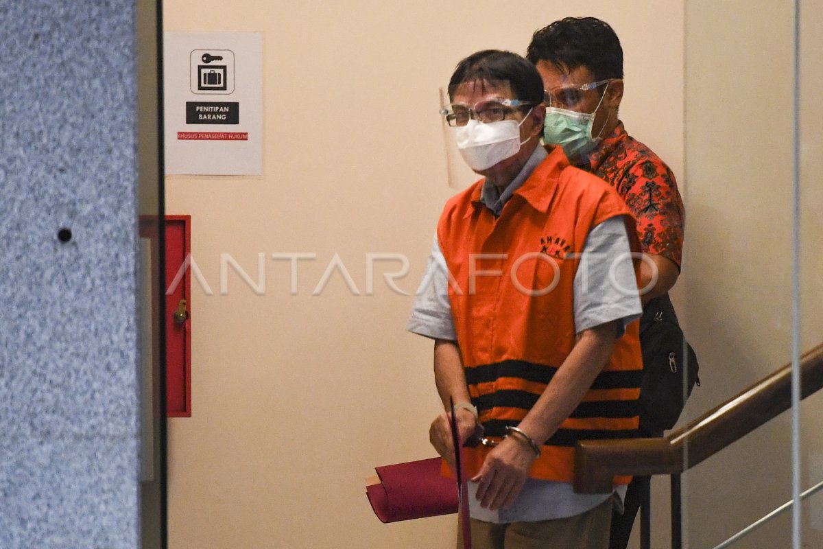 KPK TAHAN MANTAN DIREKTUR GARUDA INDONESIA | ANTARA Foto KPK TAHAN MANTAN DIREKTUR GARUDA INDONESIA | ANTARA Foto