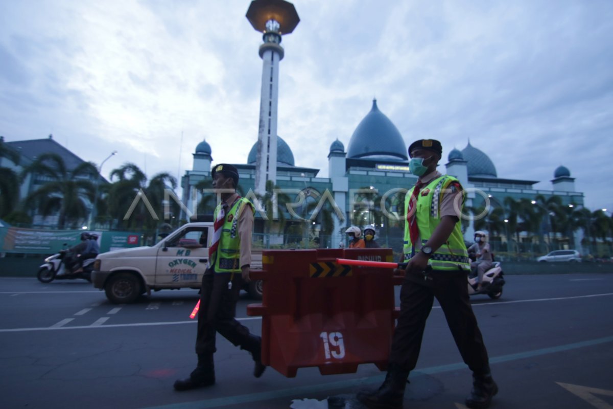 PENERAPAN PERATURAN PADA MALAM PERGANTIAN TAHUN | ANTARA Foto