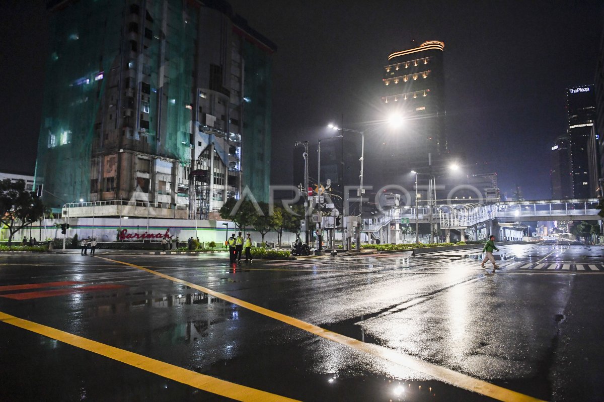 PENUTUPAN JALAN SUDIRMAN-THAMRIN | ANTARA Foto
