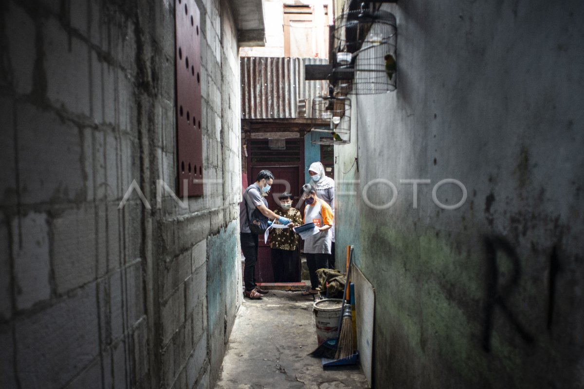 PENYALURAN BANTUAN SOSIAL TUNAI DI JAKARTA | ANTARA Foto PENYALURAN BANTUAN SOSIAL TUNAI DI JAKARTA | ANTARA Foto